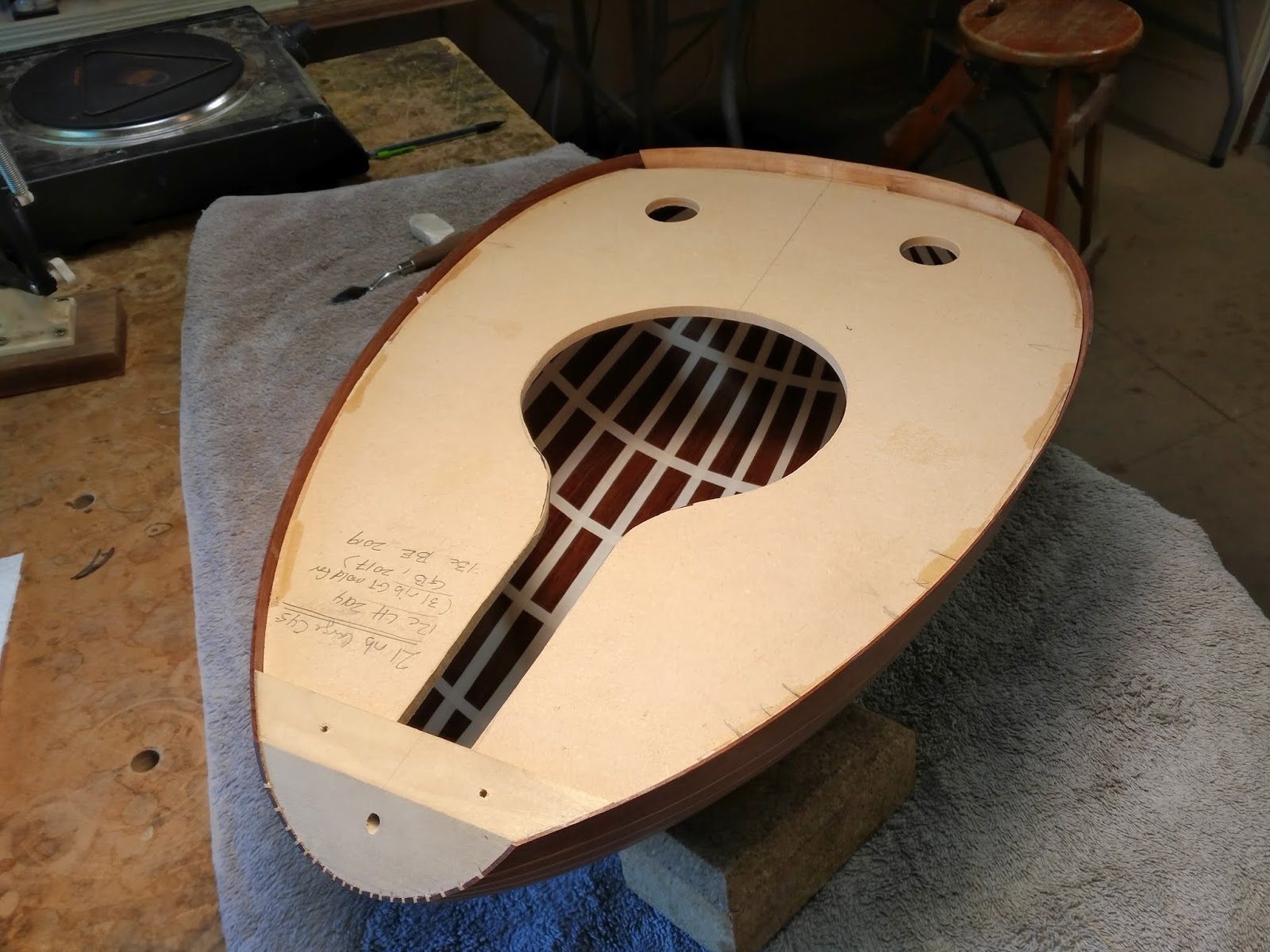 The Lute's Progress,: Building a 13 Course Lute, Start to Finish, 2 ...