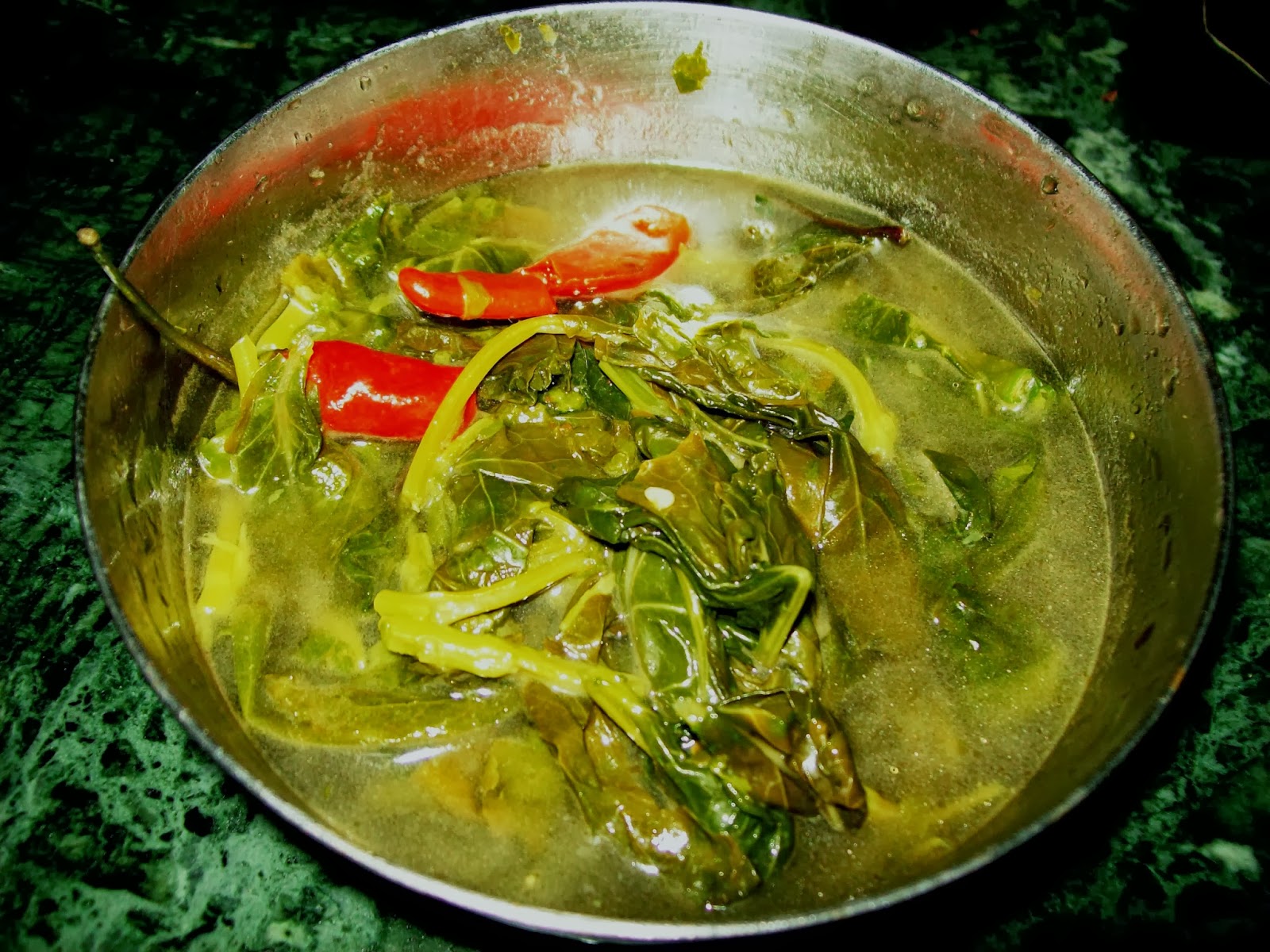 CHINAR SHADE : GREEN LEAFY HAAK ( COLLARD GREENS ) AND KASHMIRIS