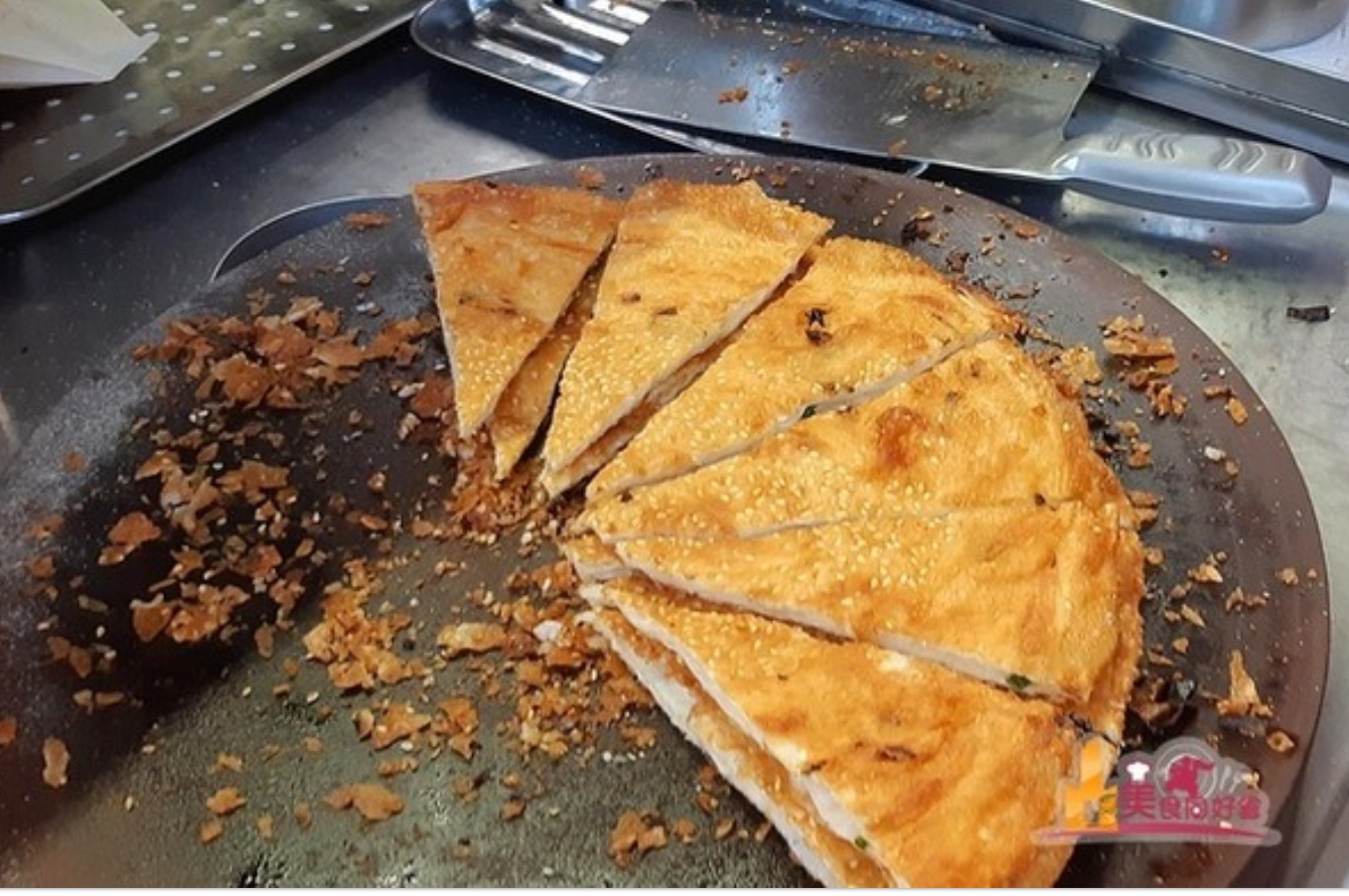 Savour a good afternoon snack like Fried Scallion Cake in Taiwan ...