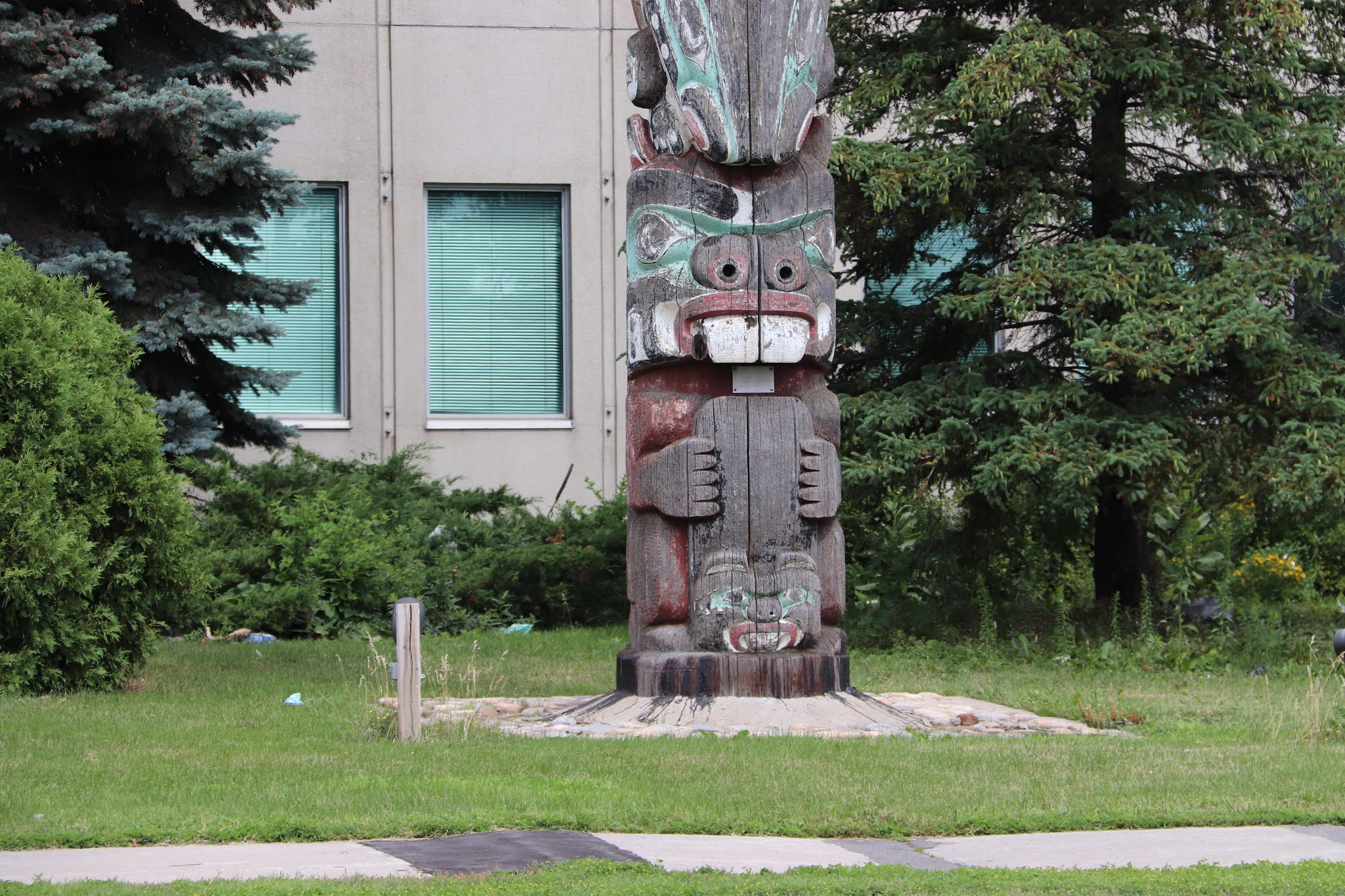 Memorials in Ottawa: Scouts Canada Totem Pole