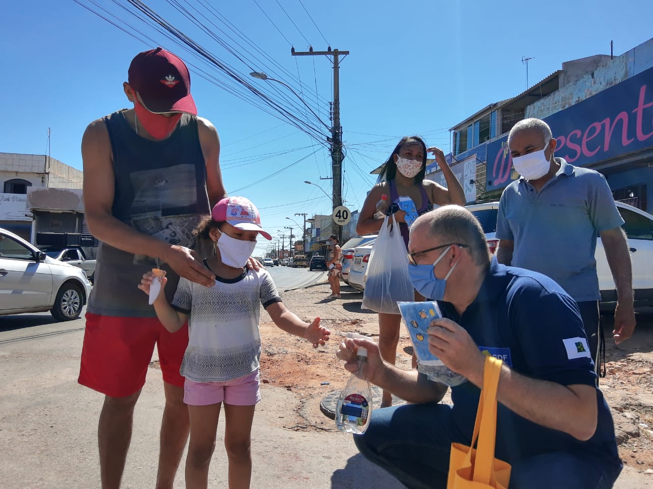 População de Ceilândia recebeu mais de 15 mil máscaras, neste domingo ...