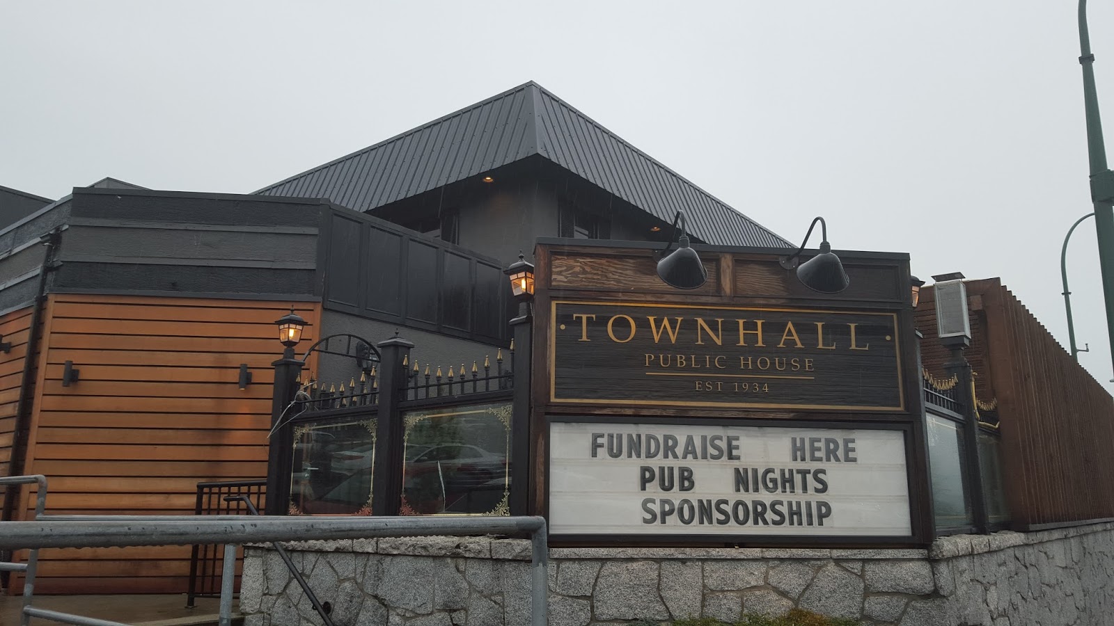 Jeeps Pubs Taverns and Bars: Townhall Public House Coquitlam (Coquitlam ...