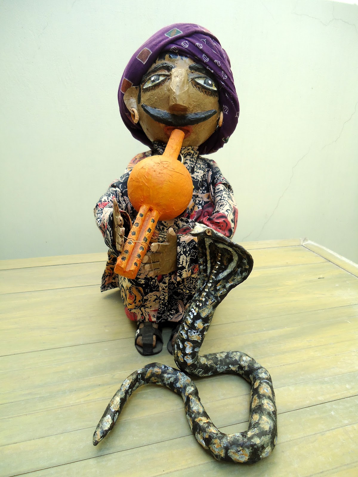 REDESIGNING-WASTE.GARBAGE: SNAKE CHARMER [SAPERA]