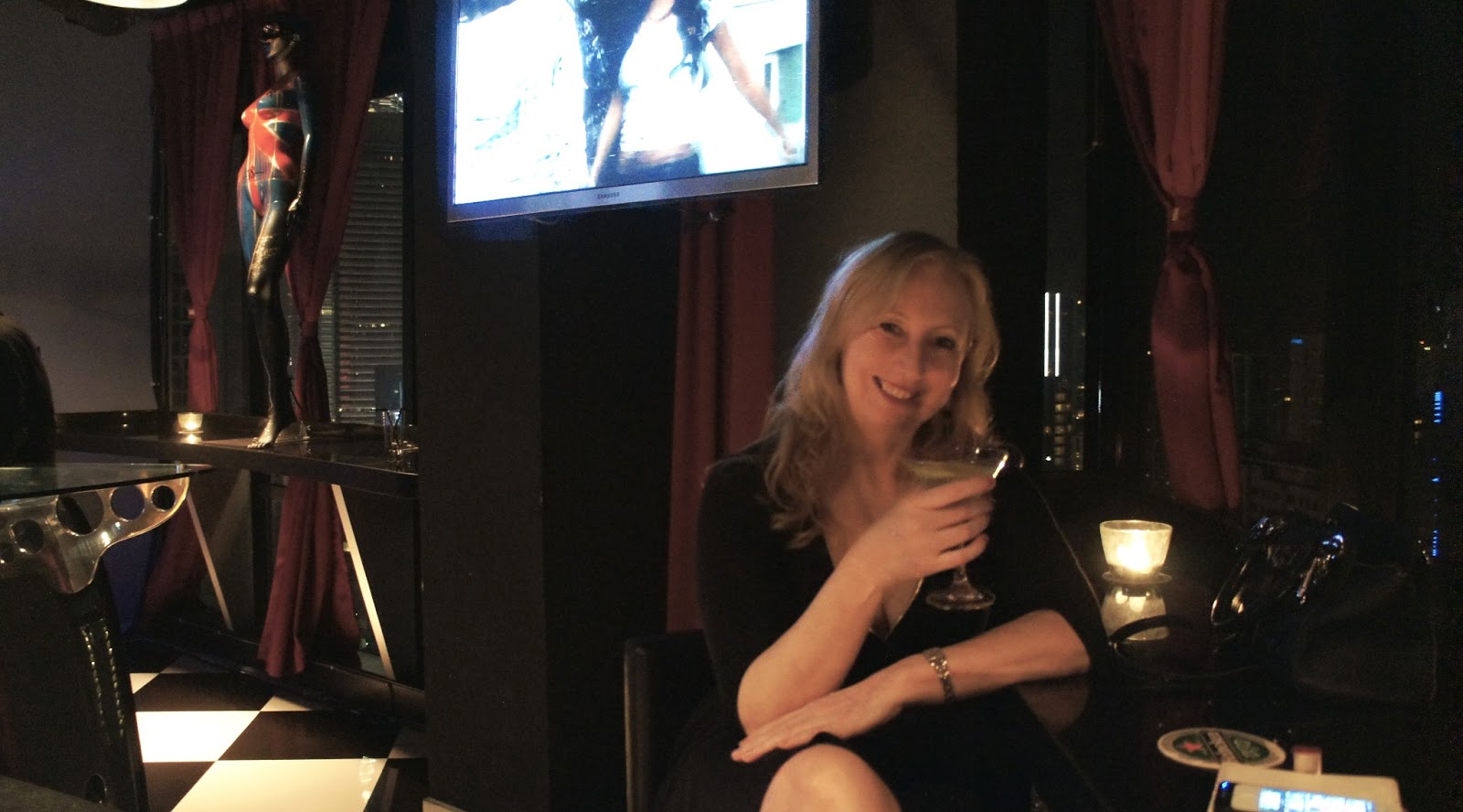 Waiii Sek Meowsss: Heli Lounge Bar @ Menara KH