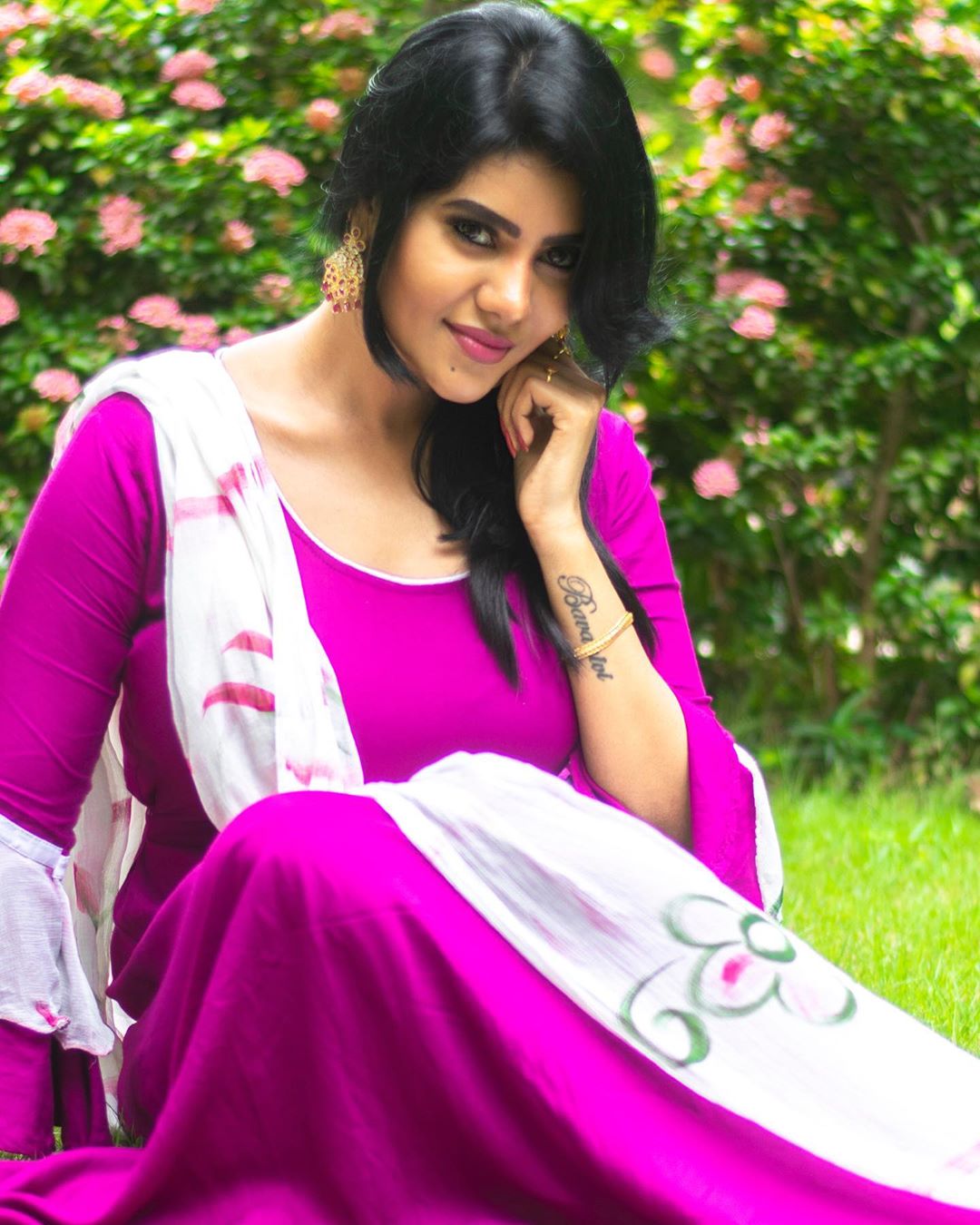 Nivisha Hot Navel Photos Collection Instagram, Serial Stills