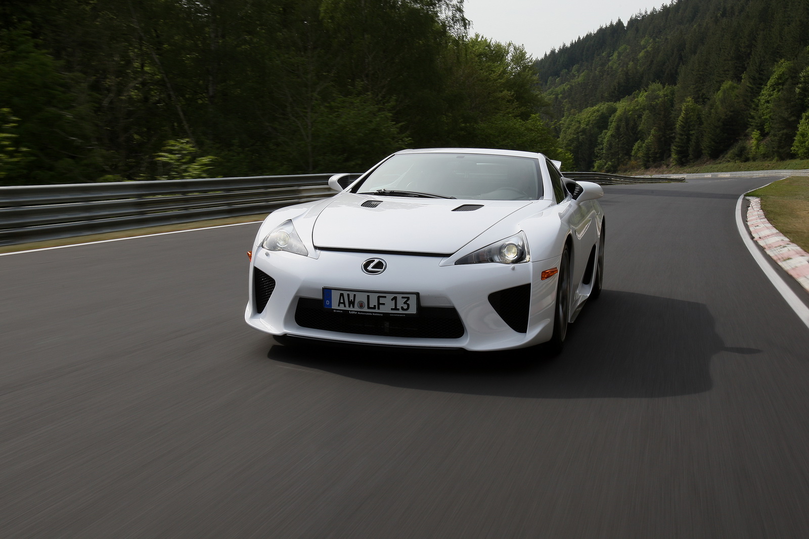 Premiere at Nürburgring : First LEXUS LFA delivered in Germany
