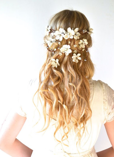 Prom Flowers: Top 3 Hairstyles to wear with flowers This summer!