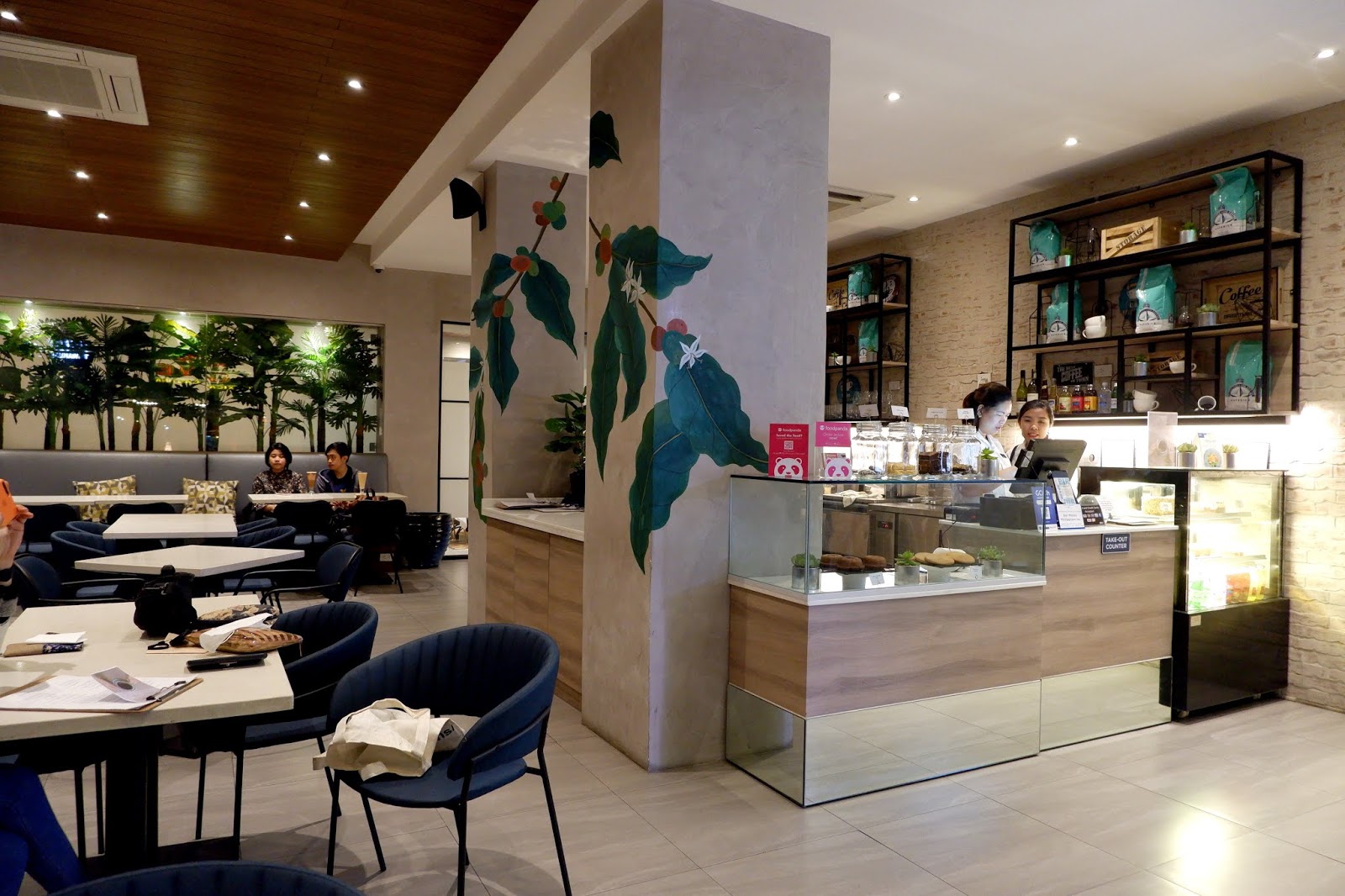 Sand Under My Feet: Pretty Place and Good Eats: Cafe Freddo - BGC