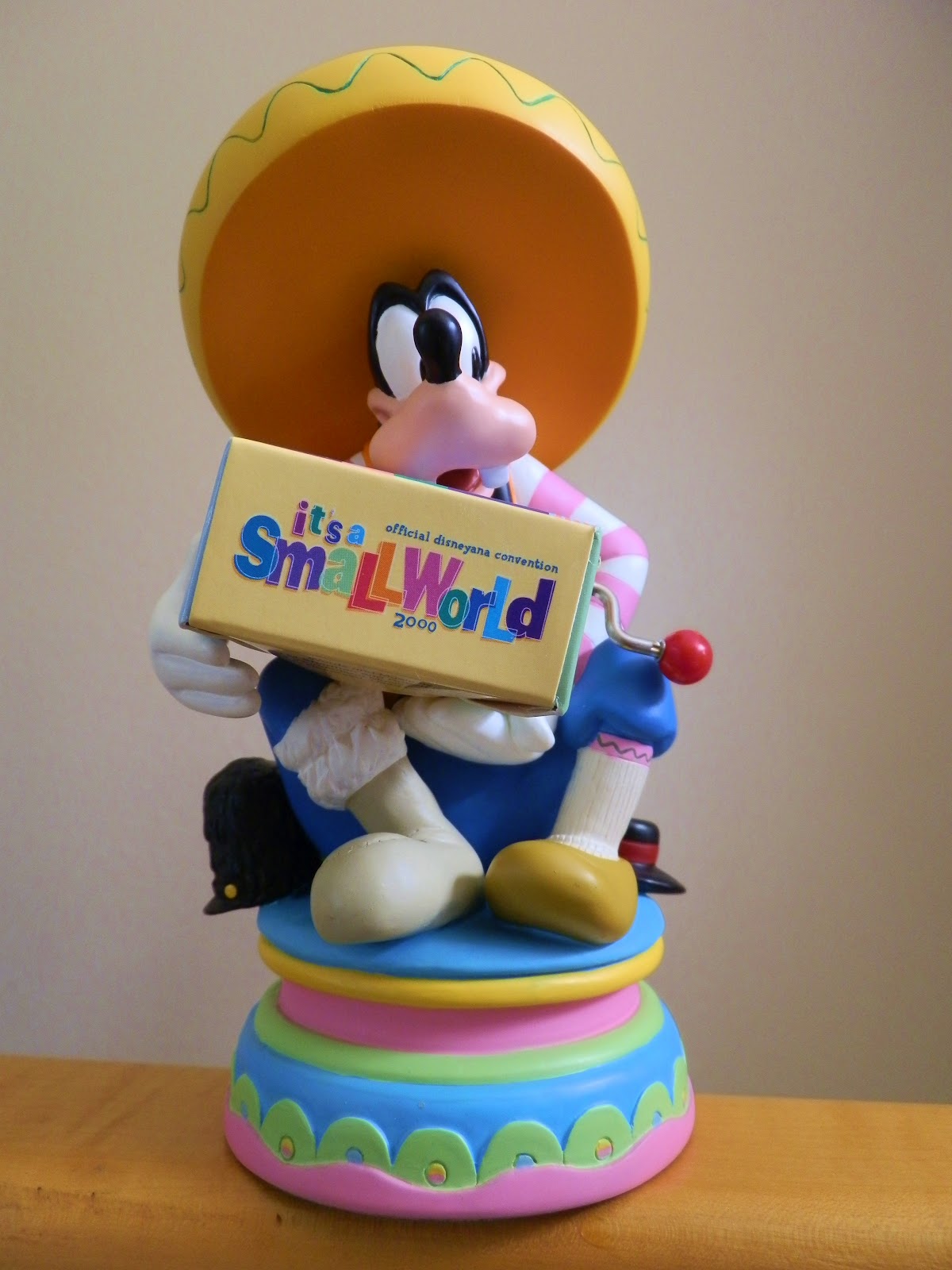 Disney Vacation Kingdom: It's A Small World Goofy