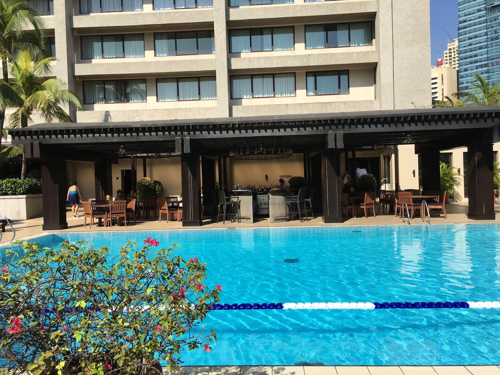 GREAT EATS HAWAII: LUNCH AT THE PENINSULA MANILA POOL