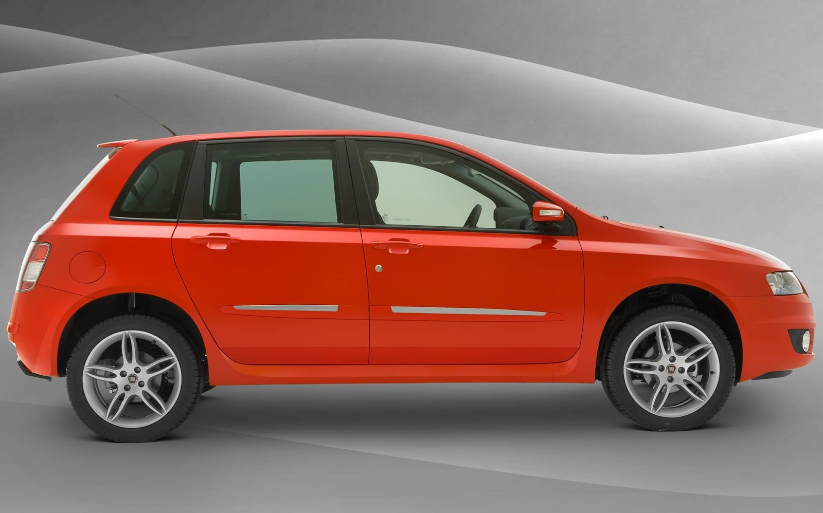 Fiat Stilo 2003: fotos e detalhes das versões - lançamento