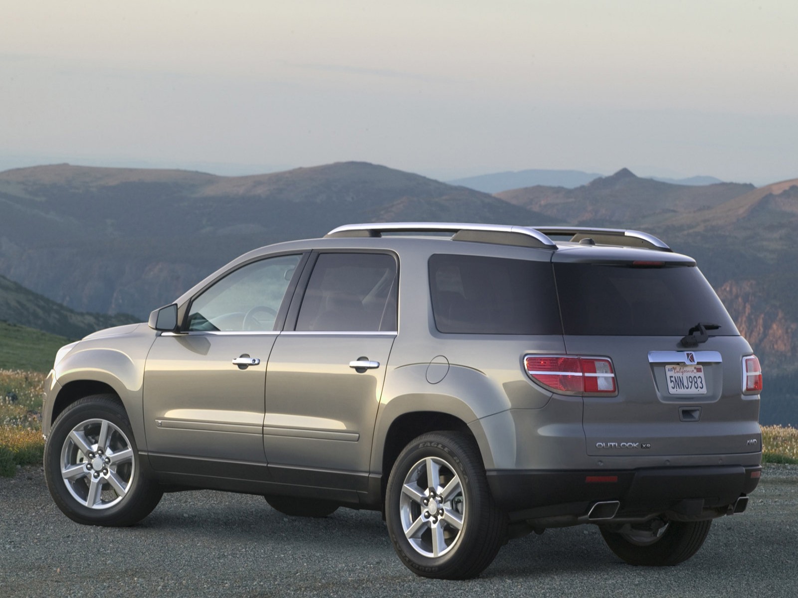 Car Pictures: Saturn Outlook 2007