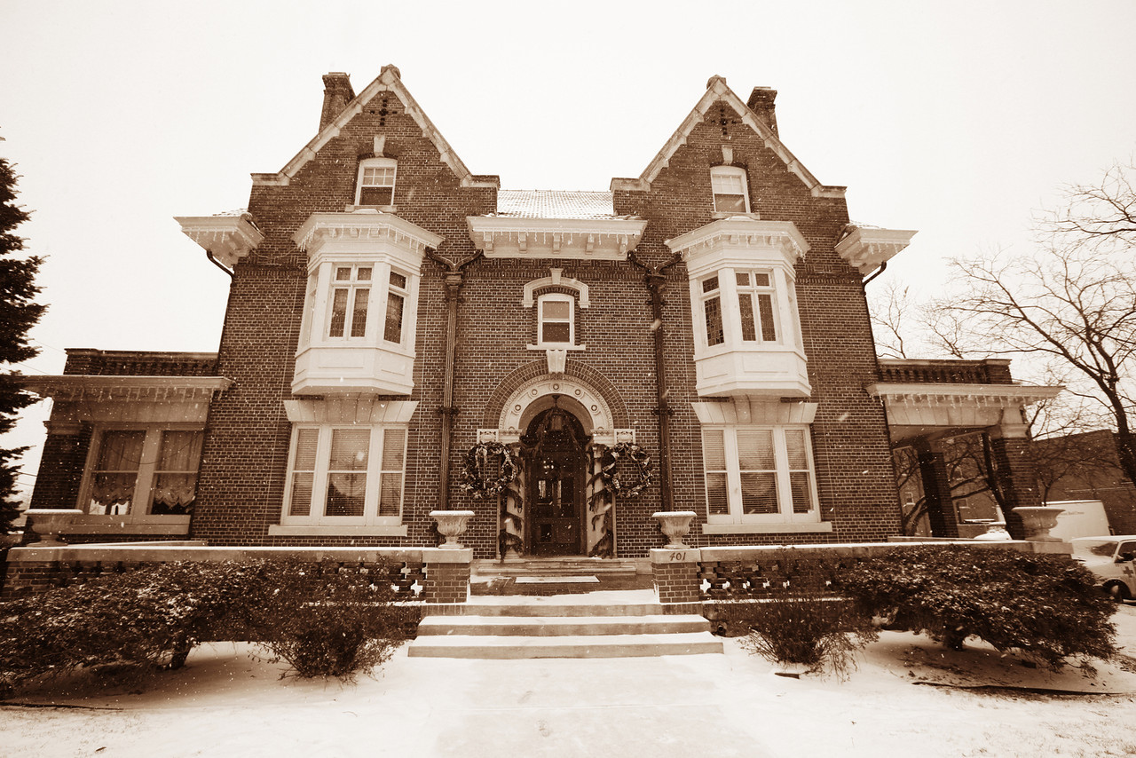 Photography Omaha: Reception Hall in Omaha Review: The Renaissance Mansion