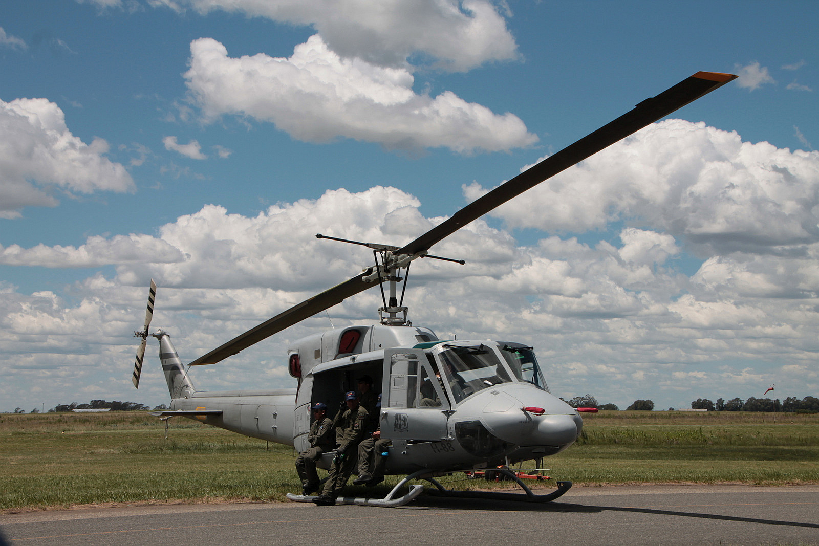 Historias Individuales: (LV-NJI) H-88 Bell 212 c/n 32138