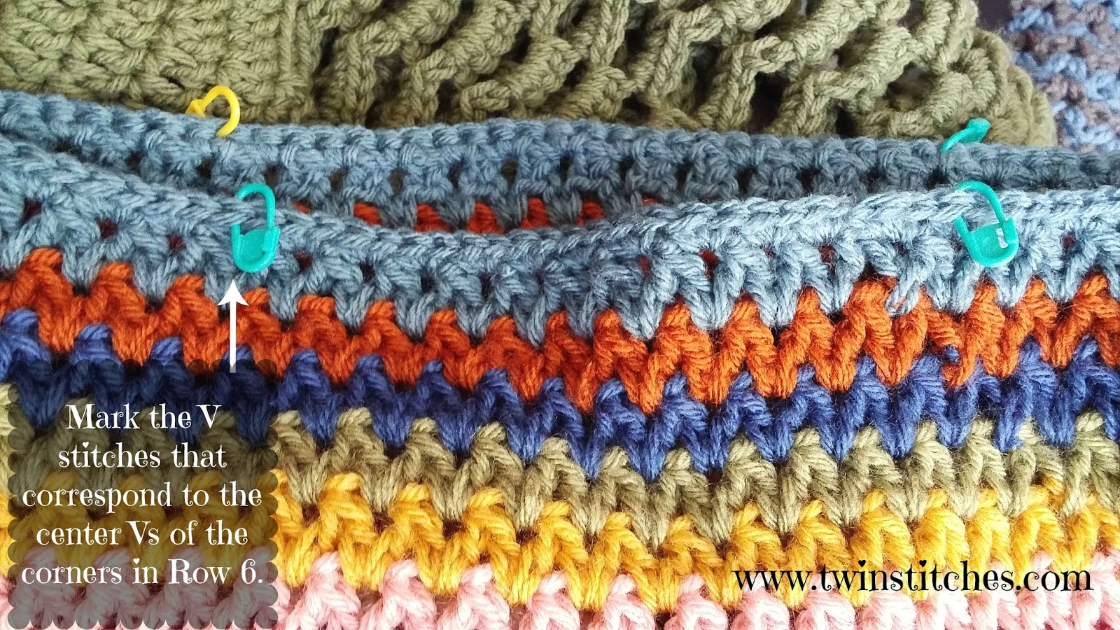 Tw-In Stitches: Wobbly Stripes Handbag - Free Pattern | Tw-In Stitches