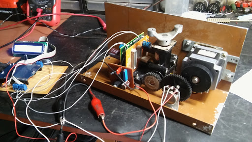 Rotor de antenas AZ-EL con material recuperado por Jorge LU1DA