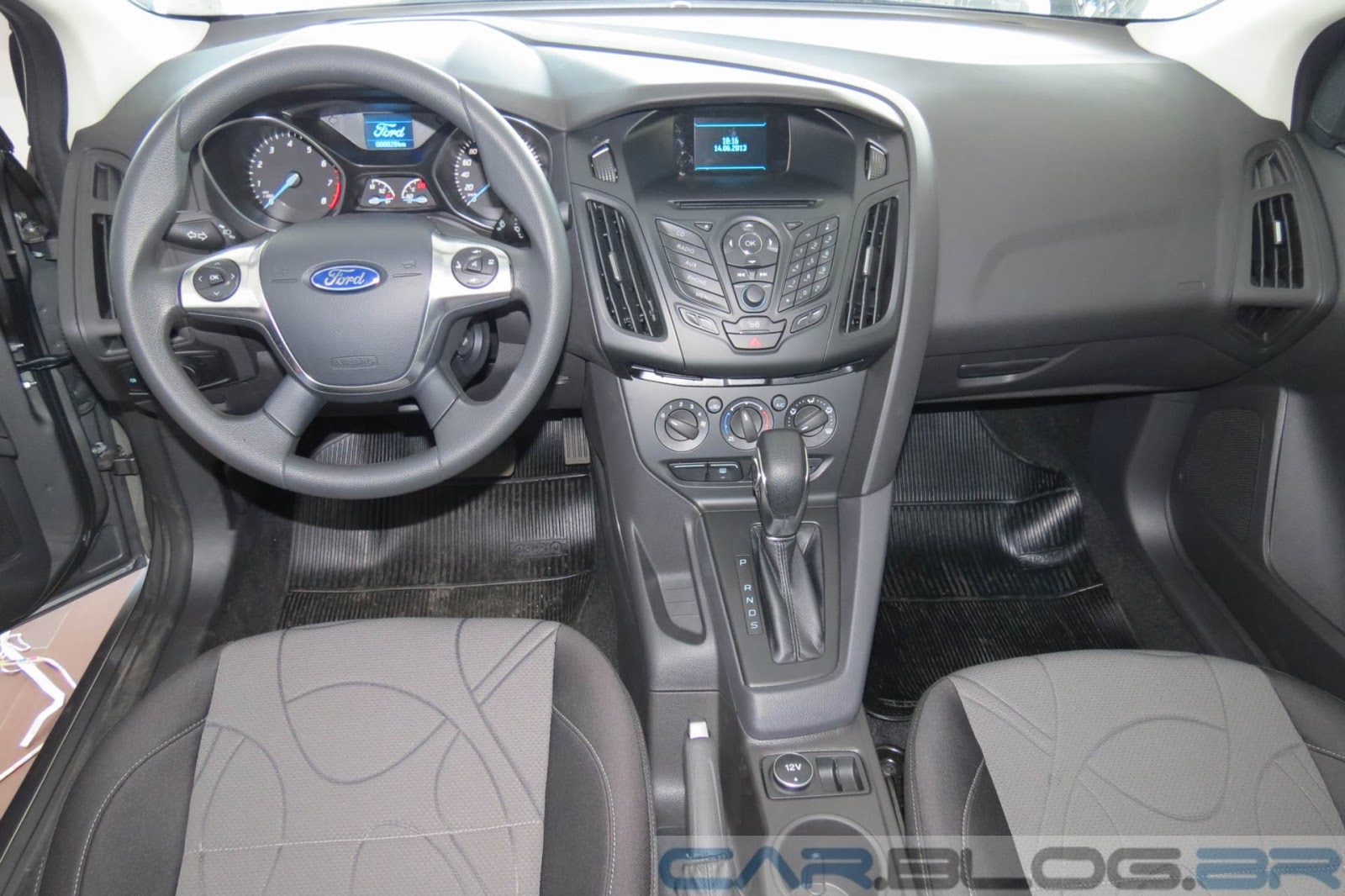 Focus Sedan S: fotos do interior e detalhes