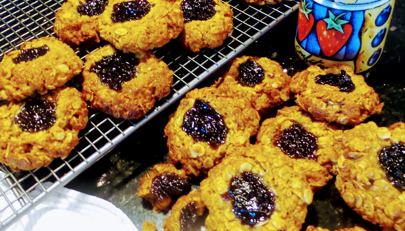 HAPPY RETIREE'S KITCHEN : Plum Jam Crumble Biscuits