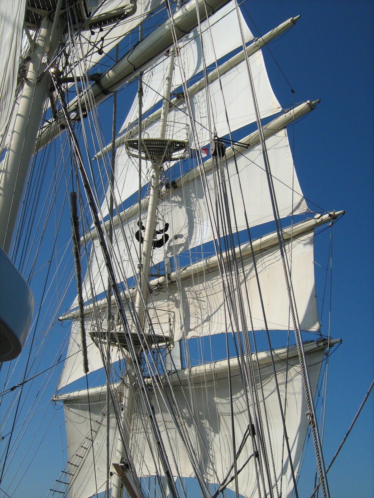 Polish chick, english boat, french coast