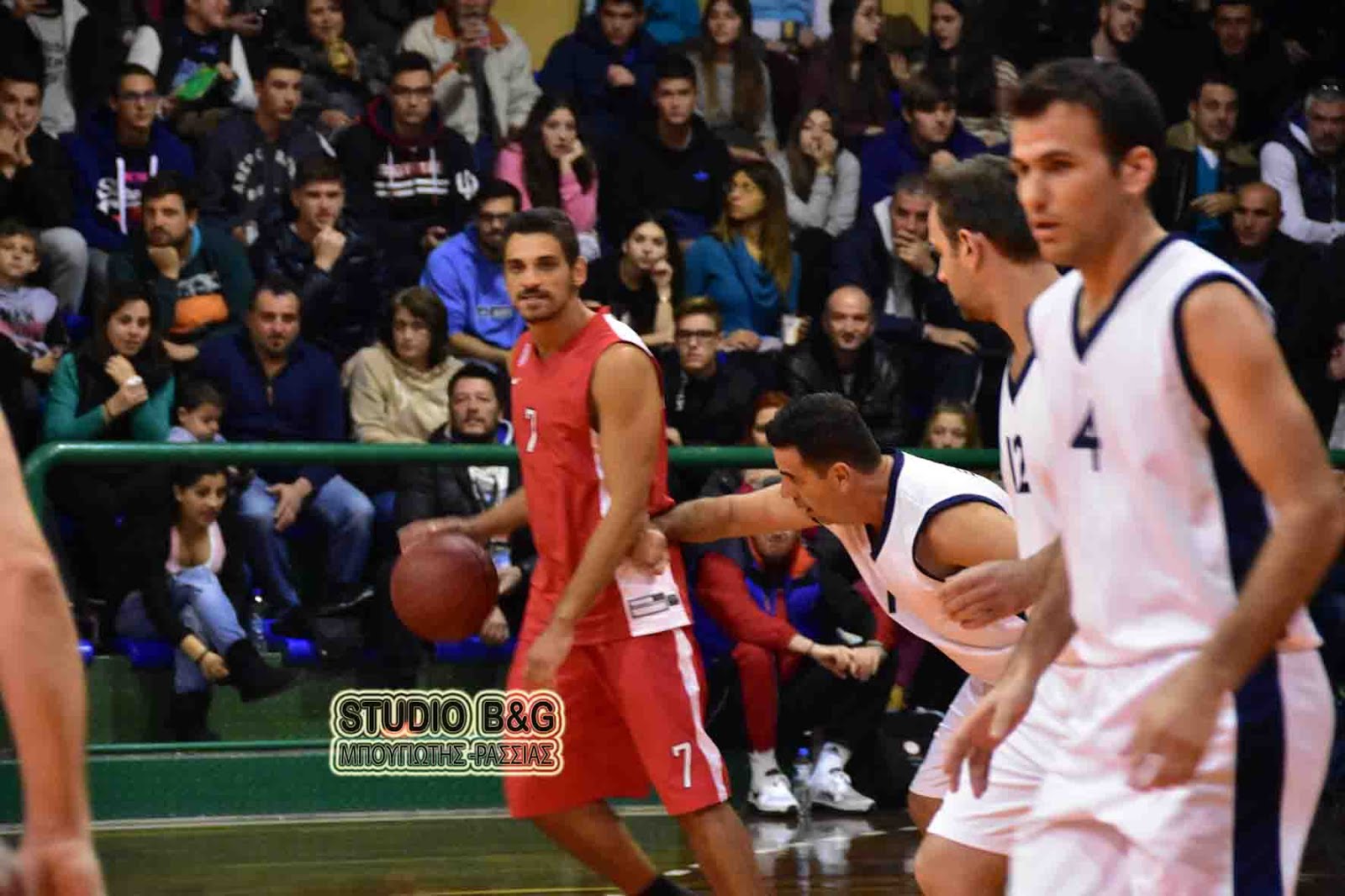 Φωτογραφία: ΦΙΛΑΝΘΡΩΠΙΚΟΣ ΑΓΩΝΑΣ ΜΠΑΣΚΕΤ ΠΑΛΑΙΜΑΧΩΝ ΟΛΥΜΠΙΑΚΟΥ ΚΑΙ ...