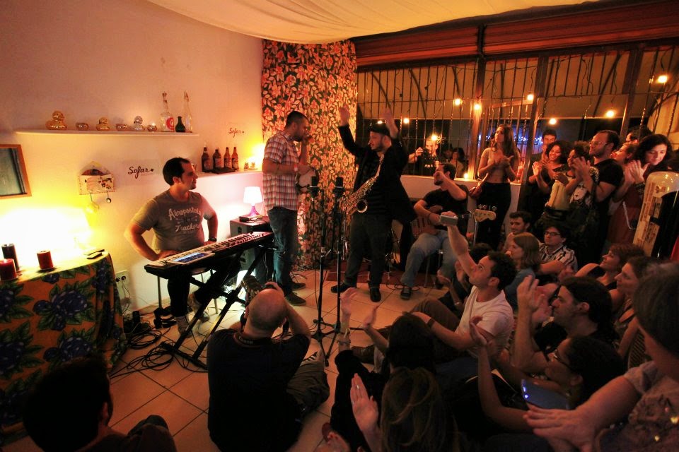 He: [Music] Living room is the best Live House