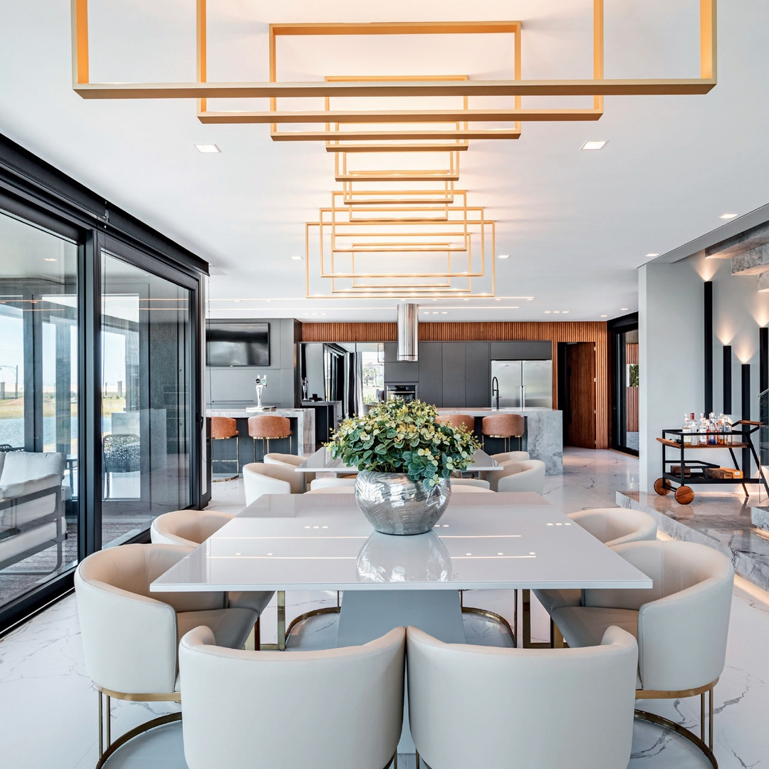 Espaço gourmet contemporâneo cinza e dourado com iluminação ... Espaço gourmet contemporâneo cinza e dourado com iluminação ...