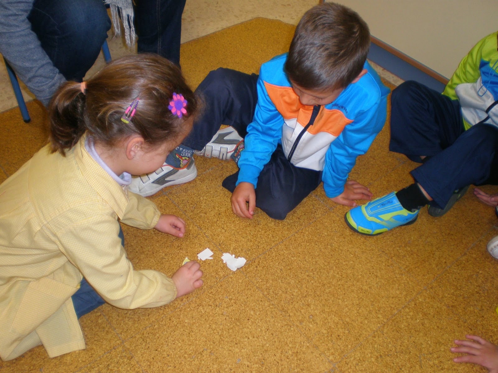 JUGUETES PARA TODOS: LOS CROMOS, UN JUEGO DE NIÑAS
