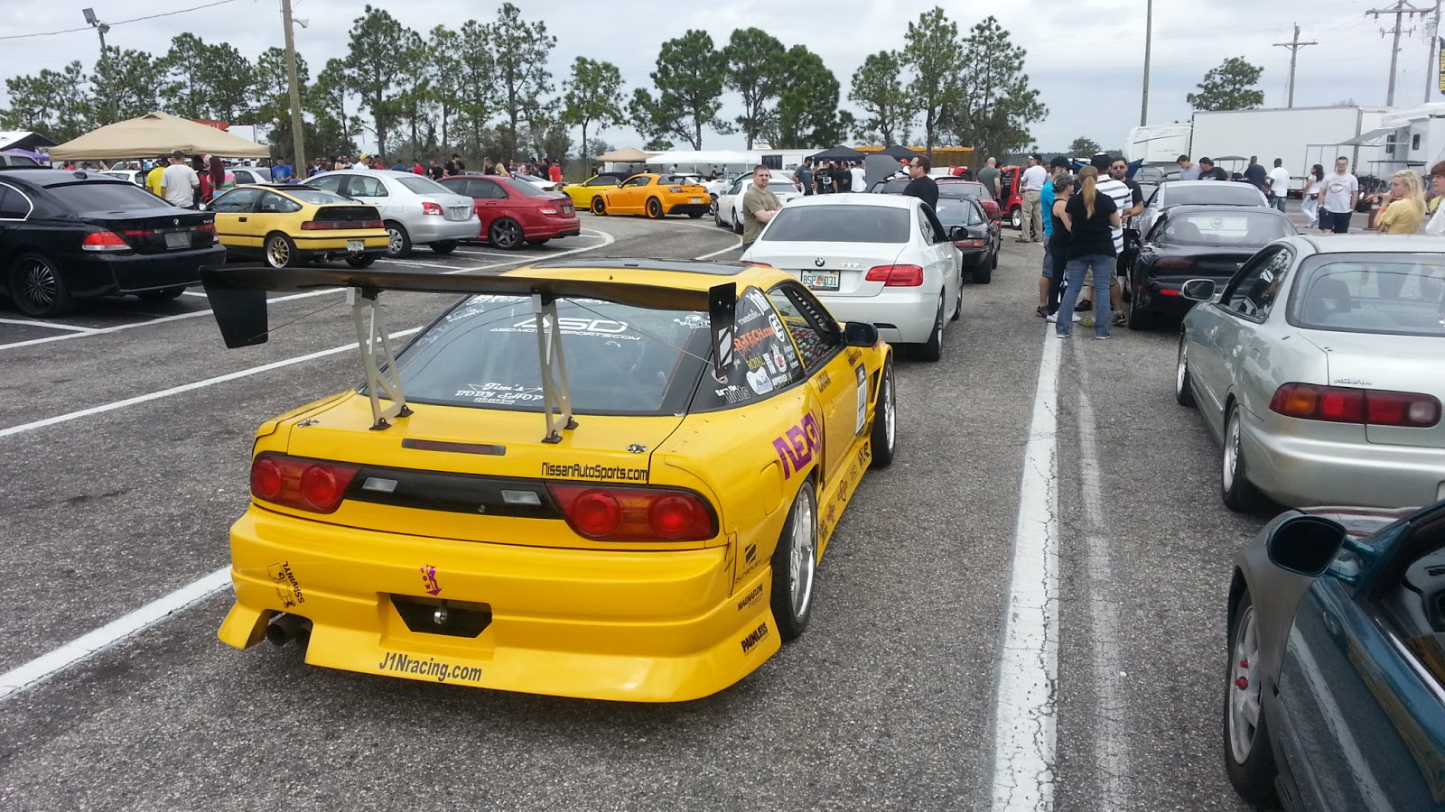 Torque Insanity: Straight line racing is the drags...