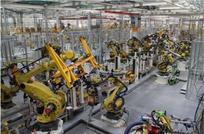 Robot di pabrik mobil Dongfeng Peugeot Citroen di Chengdu ~ China ...