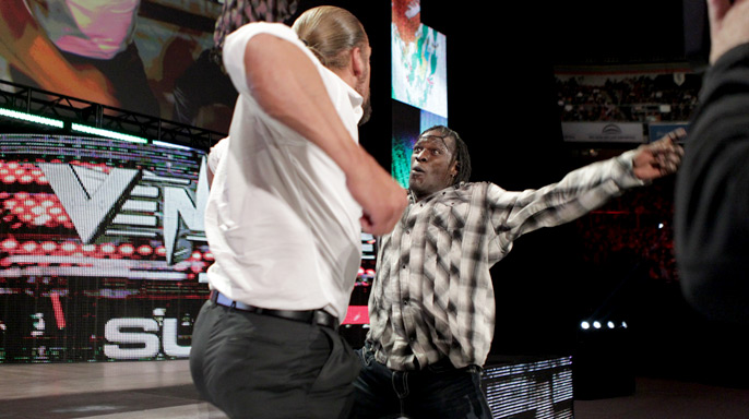 WWE In live!!!!: CM PUNK vs THE MIZ