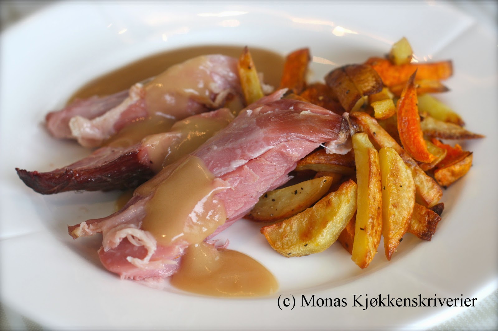 Monas Kjøkkenskriverier: Røkt svineknoke sous vide med ovnsbakte ...