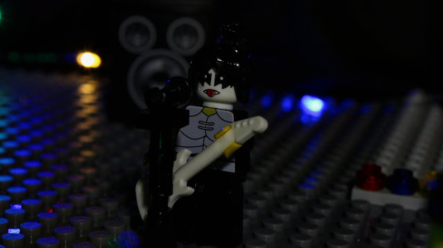 Lego Kiss interpreta clásico "Love It Loud" (+VIDEO)