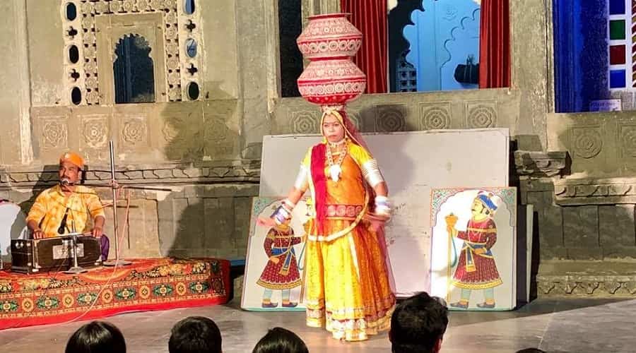 Folk Dances of Gujarat: Garba, Dandiya, Bhavai - Explore India Tourism