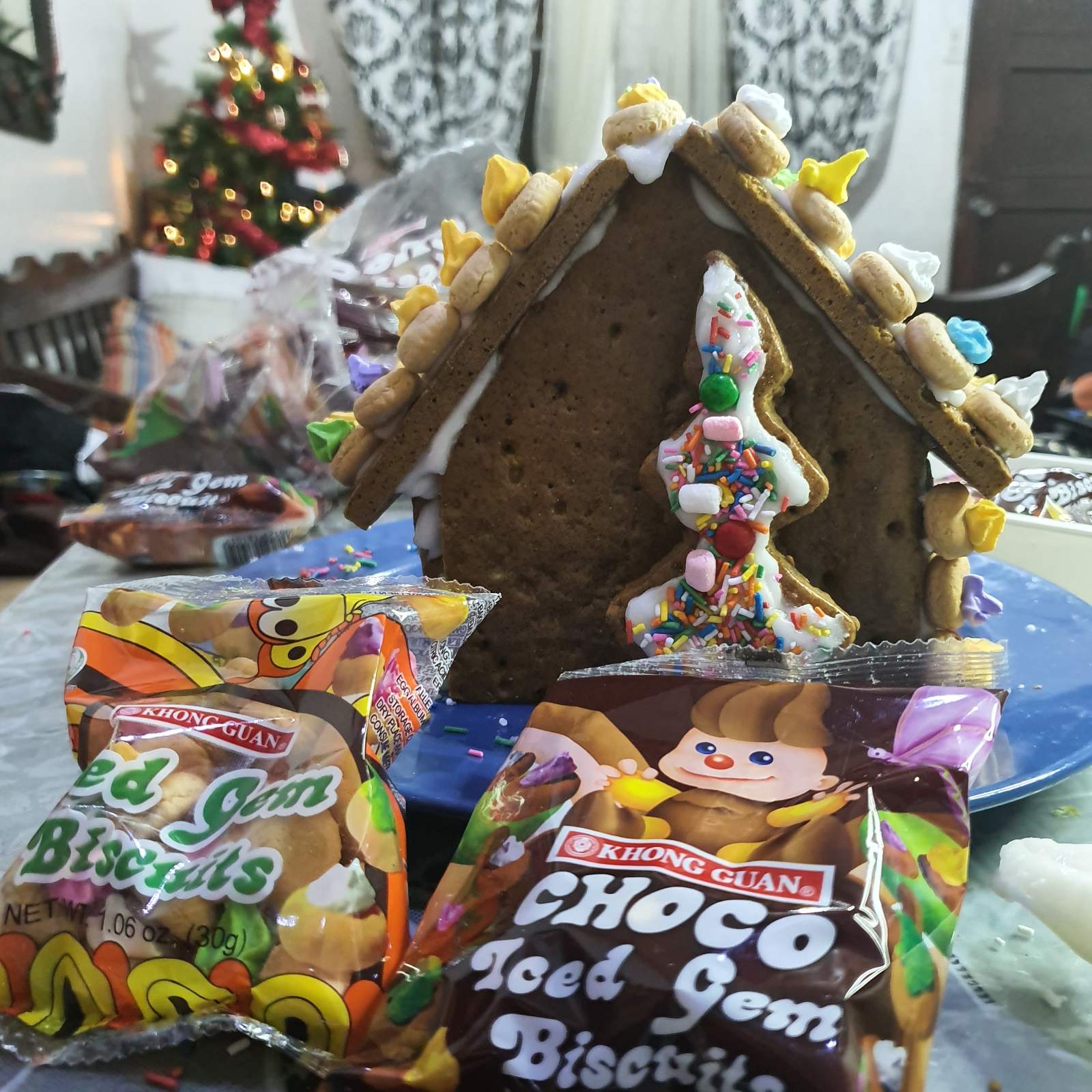 A New Christmas Activity Using Iced Gem Biscuits - Mommy Practicality