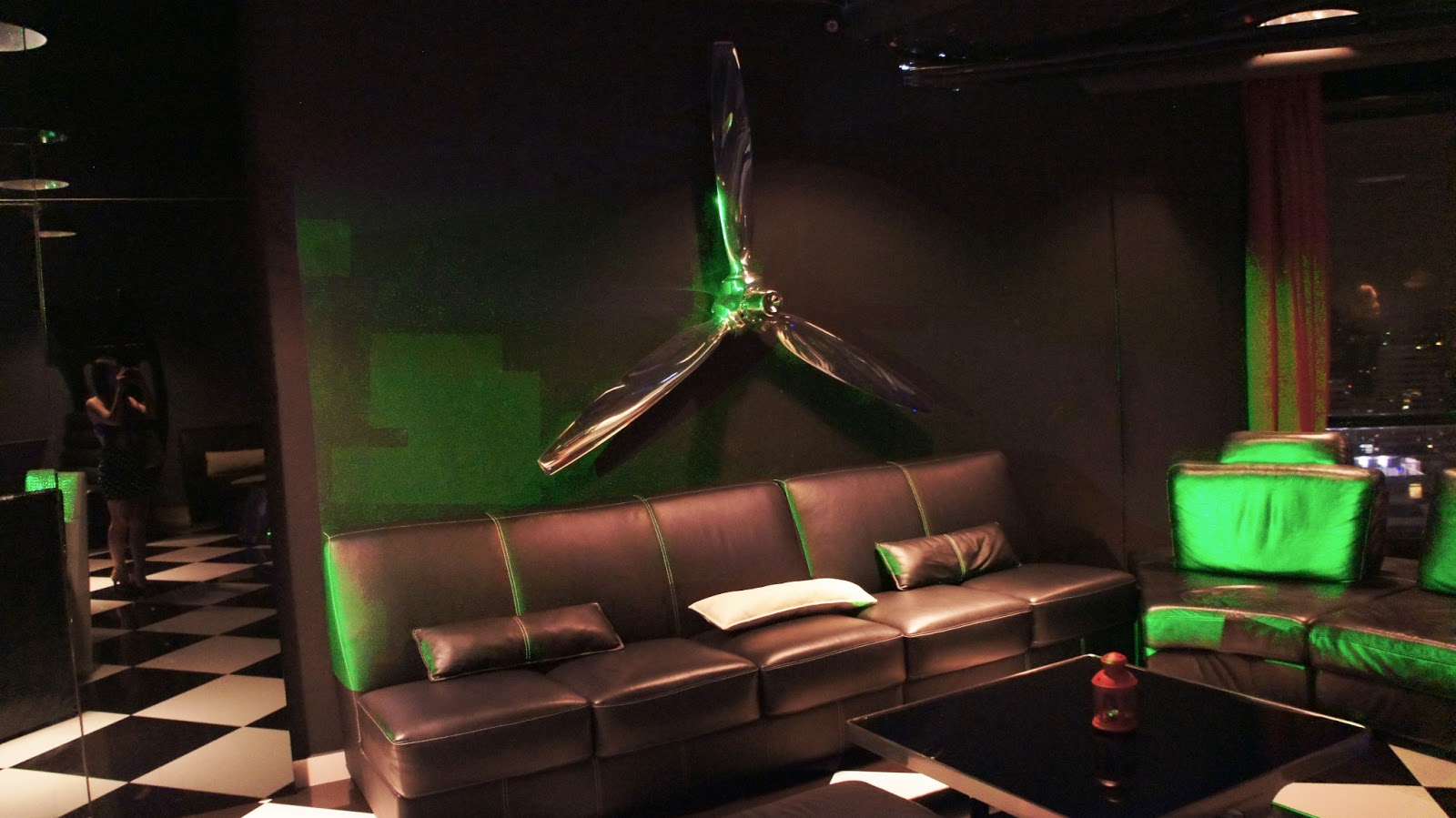 Waiii Sek Meowsss: Heli Lounge Bar @ Menara KH