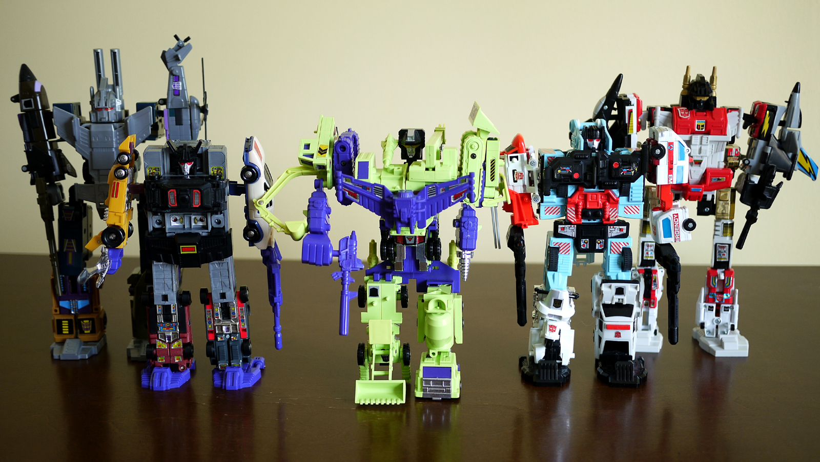 Vault 1541: [YouTube] Transformers G1 Combiners