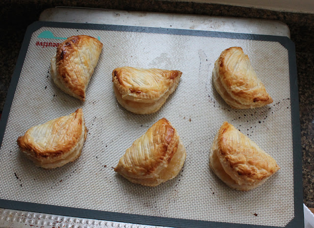 Food Lust People Love: Chaussons aux Pommes