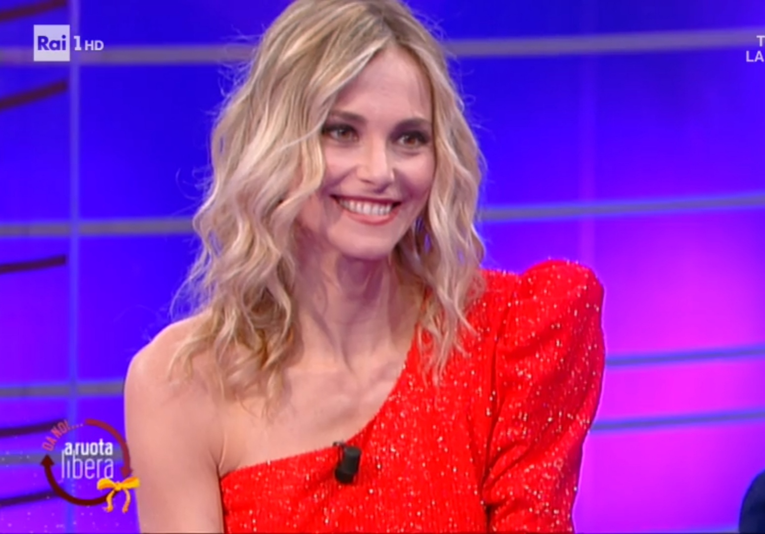 Conduttrici TV : Francesca Fialdini abbigliamento Da noi a ruota libera ...