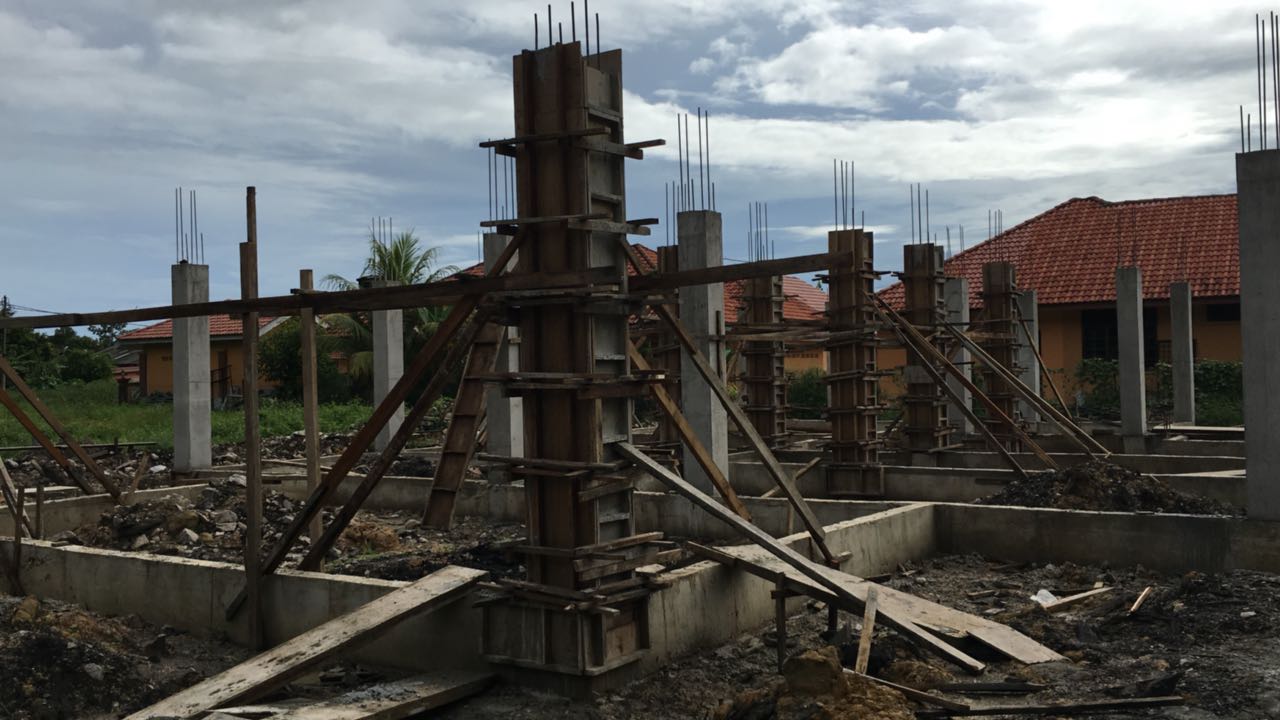 BINA BANGLO IDAMAN: 11. MEMBINA TIANG BAWAH