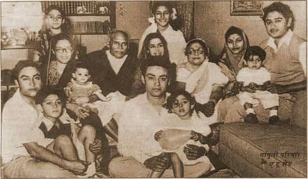 Indianhistorypics: The Ganguly family with Ashok Kumar and Kishore ...