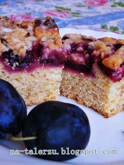 Na talerzu - Przepisy kulinarne: Ciasto drożdżowe ze śliwkami