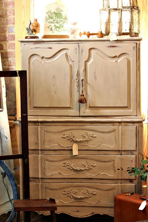 Olive Out: Broome Closet Booths {CeCe Caldwell Visits}