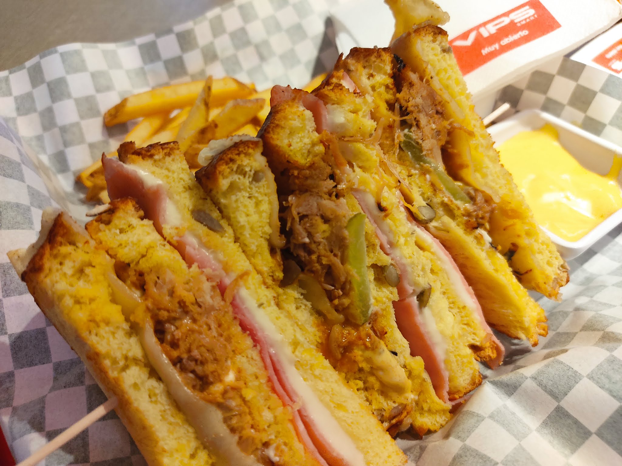 ¿Fan de los sándwiches de VIPS? Descubre sus tres nuevos y generosos ...