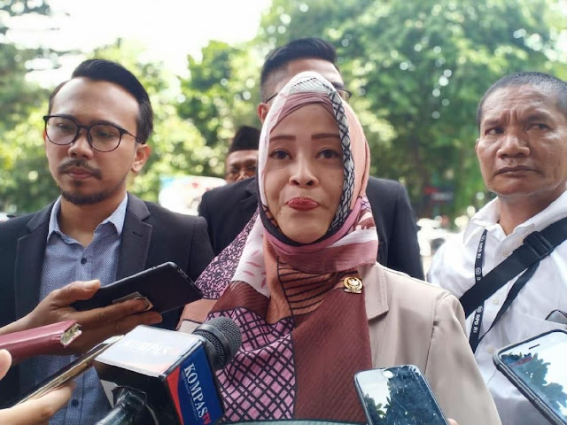 Dewi Tanjung Cs Demo Besok, Fahira Idris Siapkan Aksi Kawal Anies Dewi Tanjung Cs Demo Besok, Fahira Idris Siapkan Aksi Kawal Anies