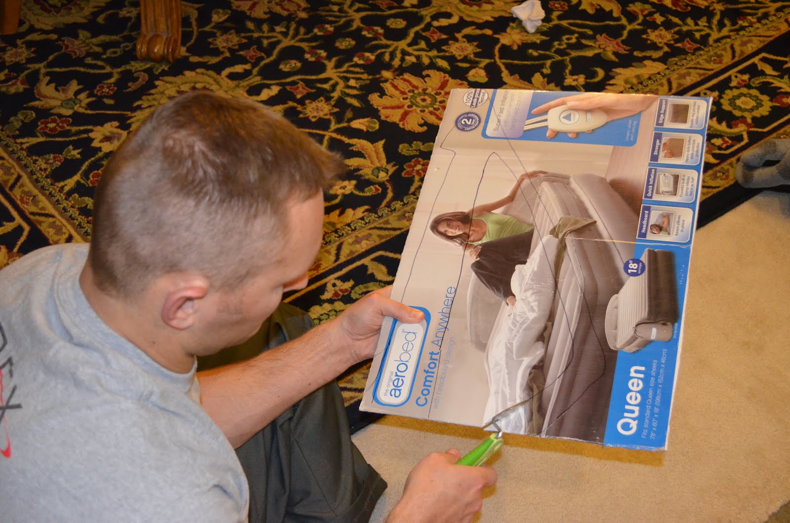 .: VALENTINE CARD BOX GUITAR!