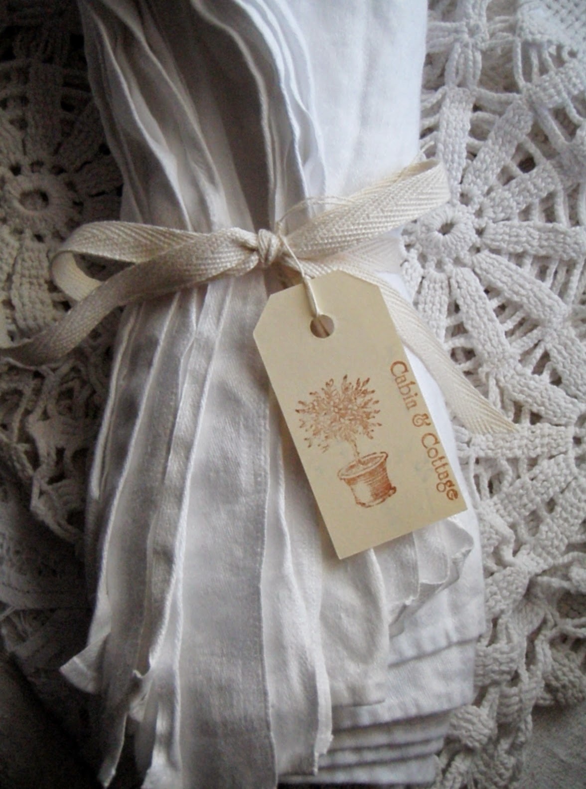 Cabin & Cottage : A Thing For String & White Linen