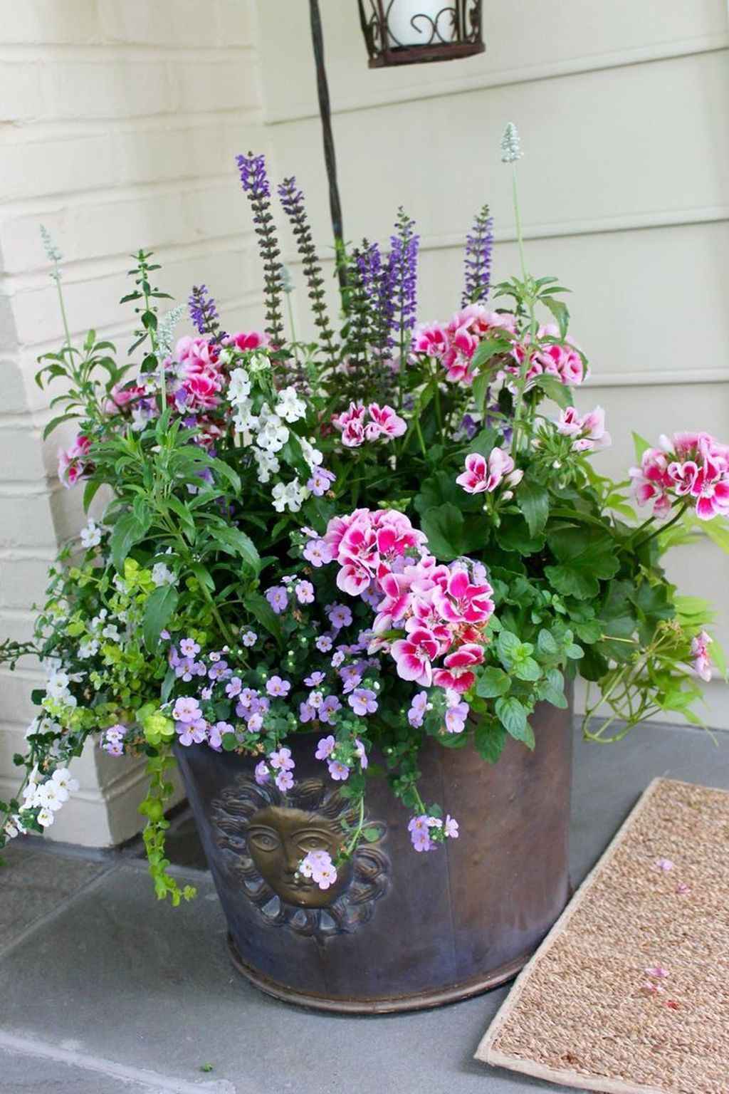 85 Fresh and Easy Summer Container Garden Flowers Ideas - Home Decor Gayam