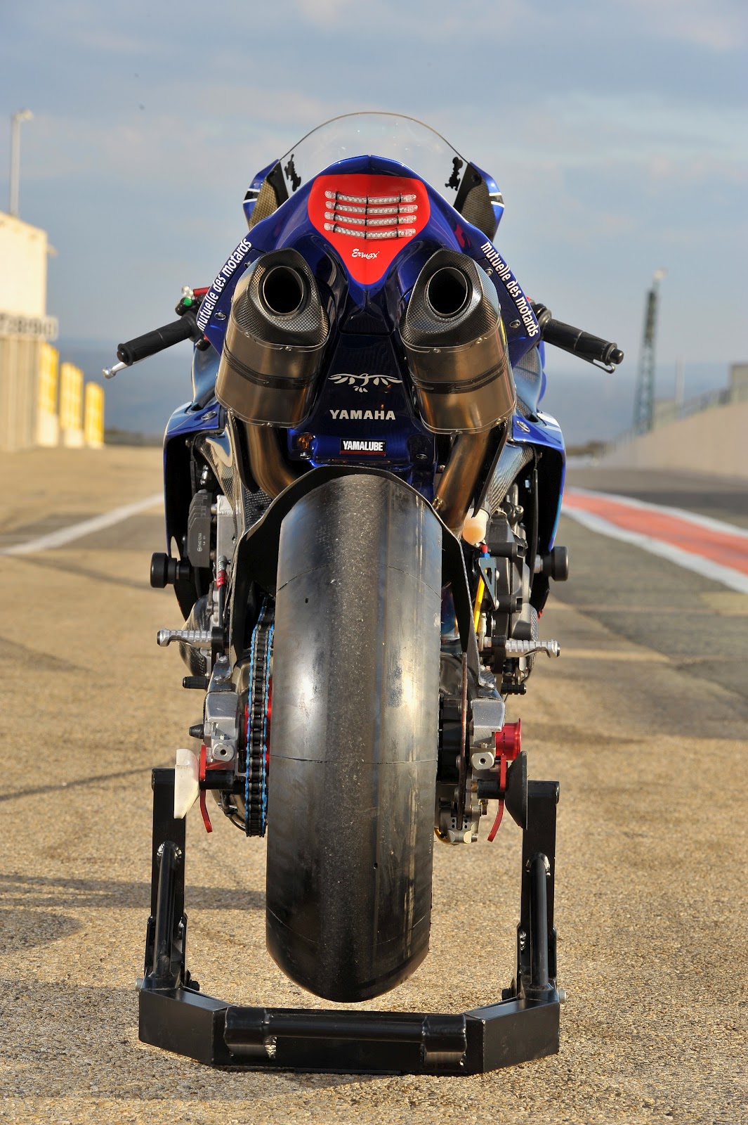 Racing Cafè: Yamaha YZF-R1 Team GMT94 2012