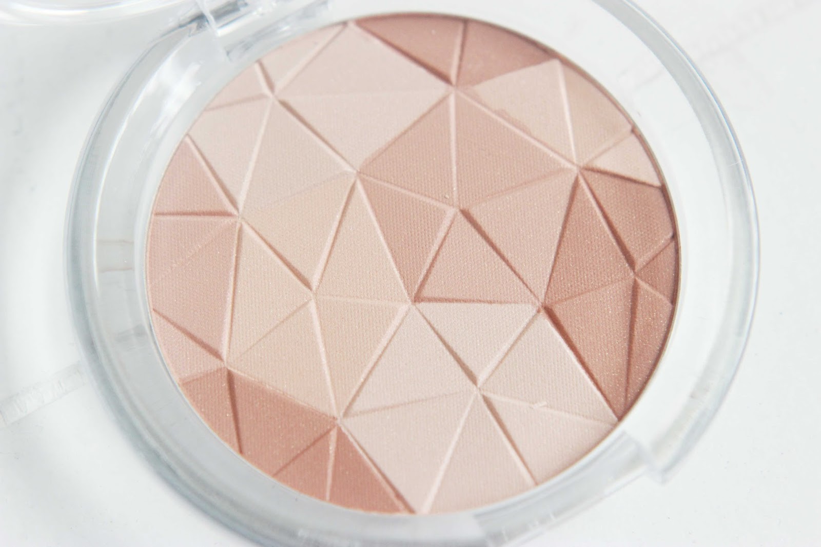 Essence Mosaic Compact powder - The Budget Life | Blog over geld ...