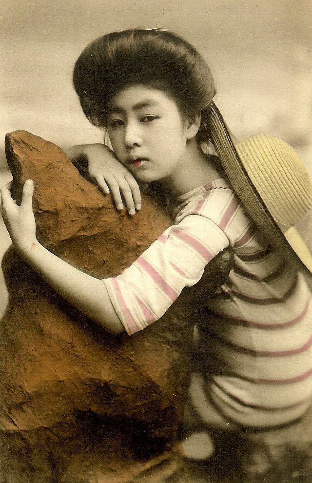 40 Colorized Photos of Japanese Bathing Beauties in the Early 20th ...
